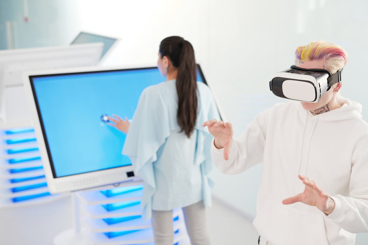 Interactive Elements in Exhibition Booth Design: Engage Your Audience